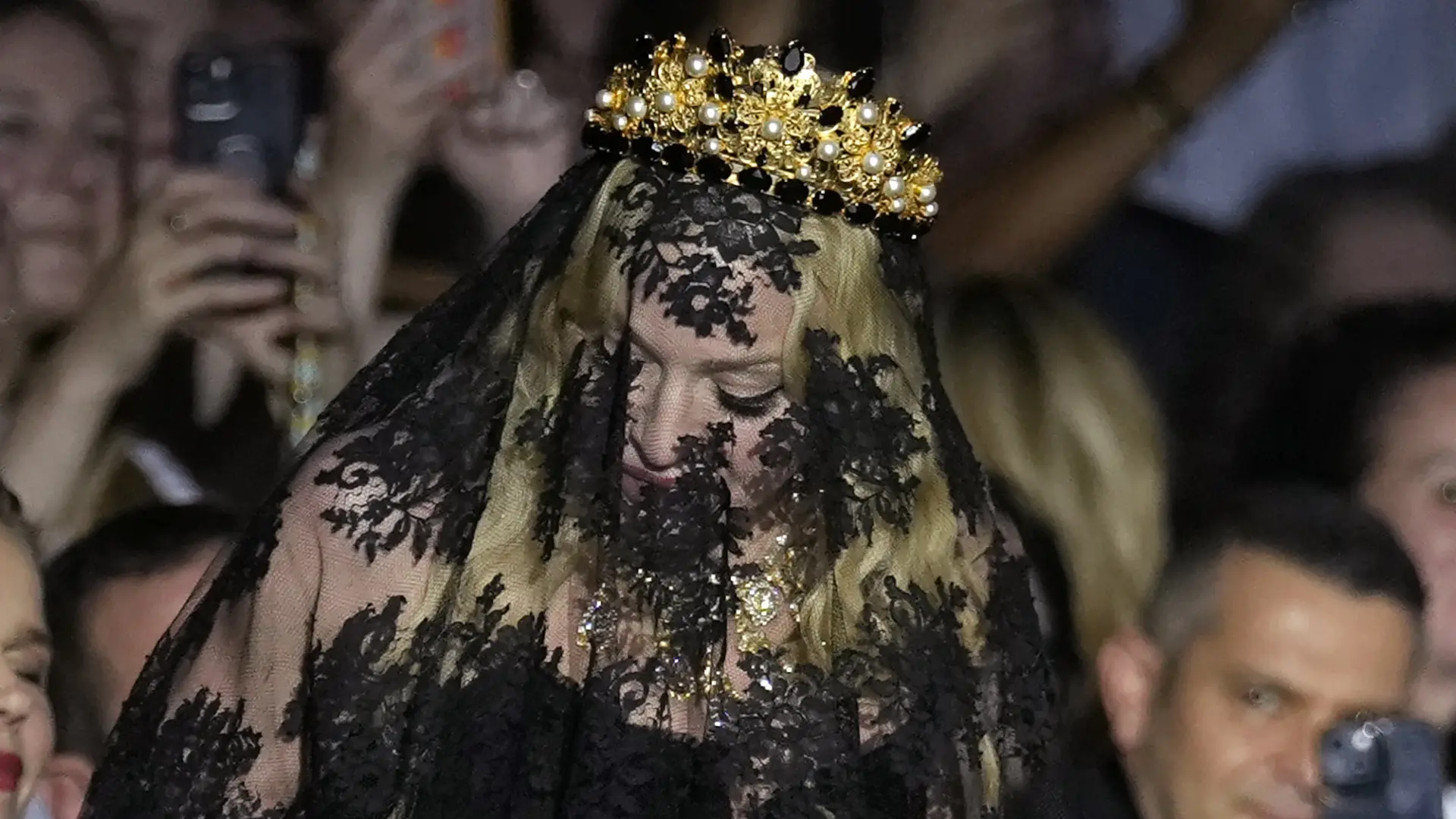 Tužne vesti: Preminuo Madonin brat